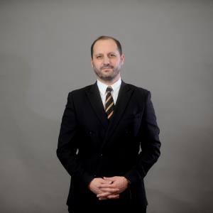 Edon Cana - Biografia dhe Vlerësimet - Metriku